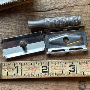 Compact Gillette Travel Takedown Safety Razor, R2 1971 3 Piece Razor ...