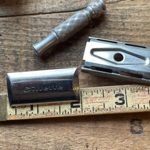 Compact Gillette Travel Takedown Safety Razor, R2 1971 3 Piece Razor ...