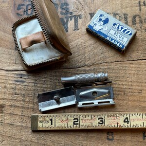 Compact Gillette Travel Takedown Safety Razor, R2 1971 3 Piece Razor ...