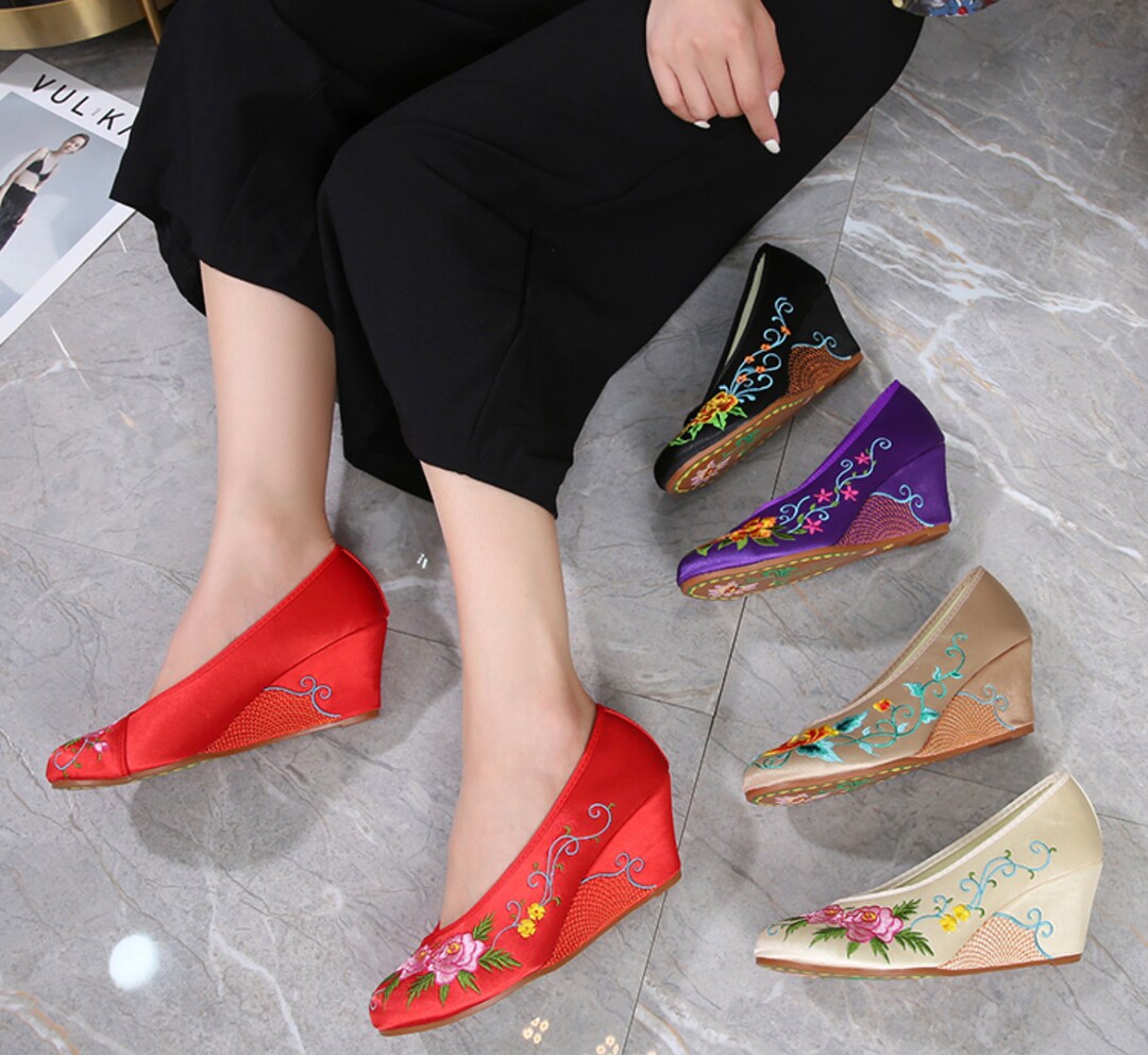 Chinese Style Slope Heel5-8cm Satin Embroidered Shoes / Art ...