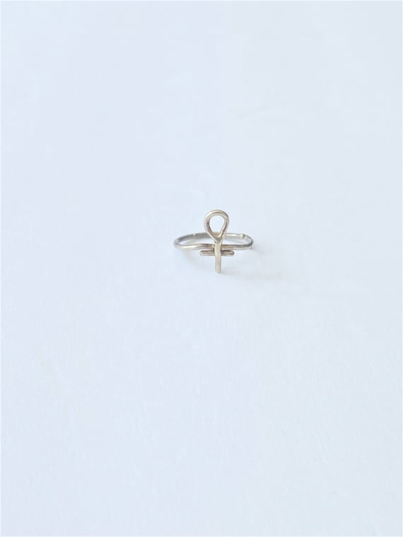 dainty silver ankh ring - Gem
