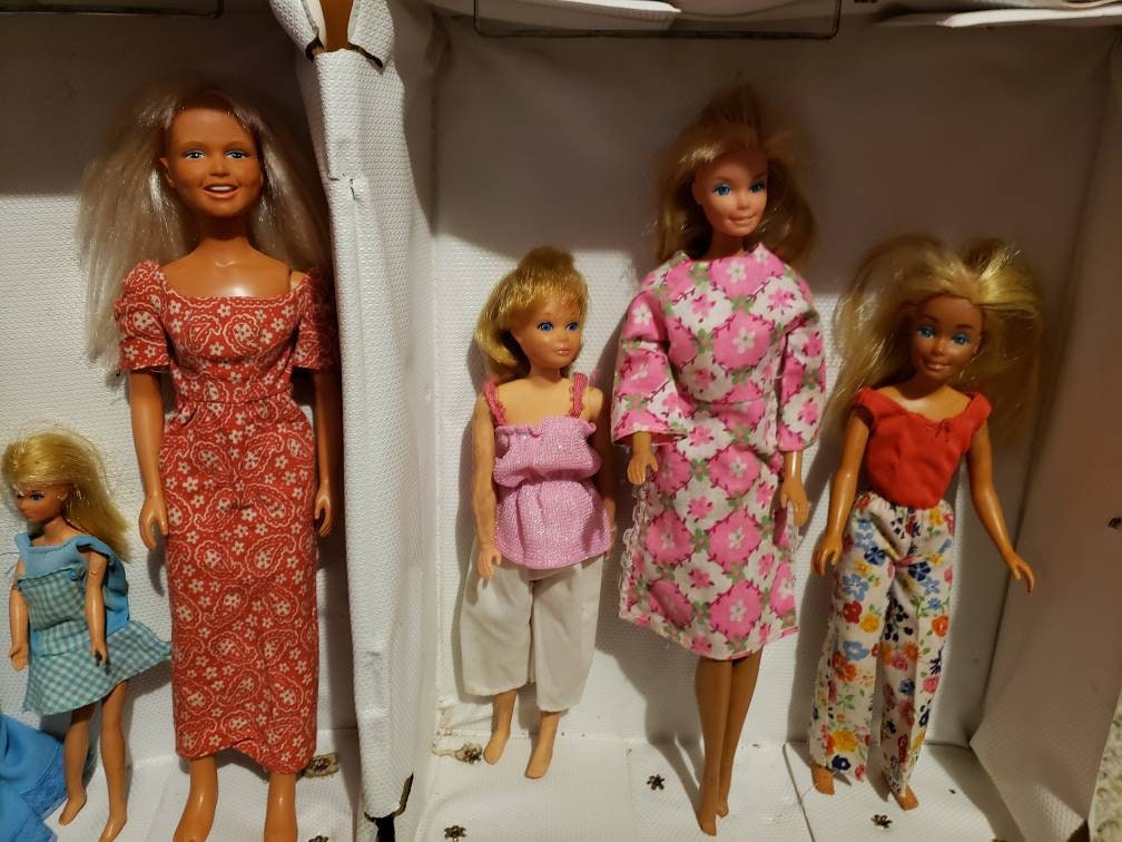 Barbie Matell Case, Dressing Case, Barbie Lot, 7 Barbies With Clothes ...