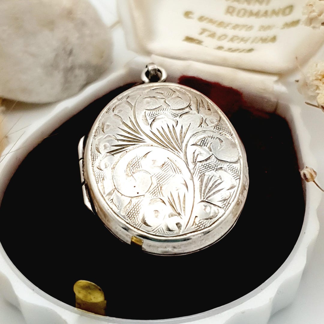 Vintage Sterling Silver Oval Locket Pendant: Foliate Etched Large - Nbs ...