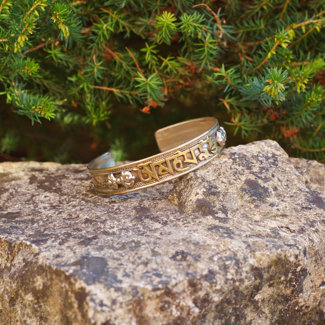 BRASS Nepalese Om Mani Padme Hum Bracelet / Buddhist Healing Bangle ...