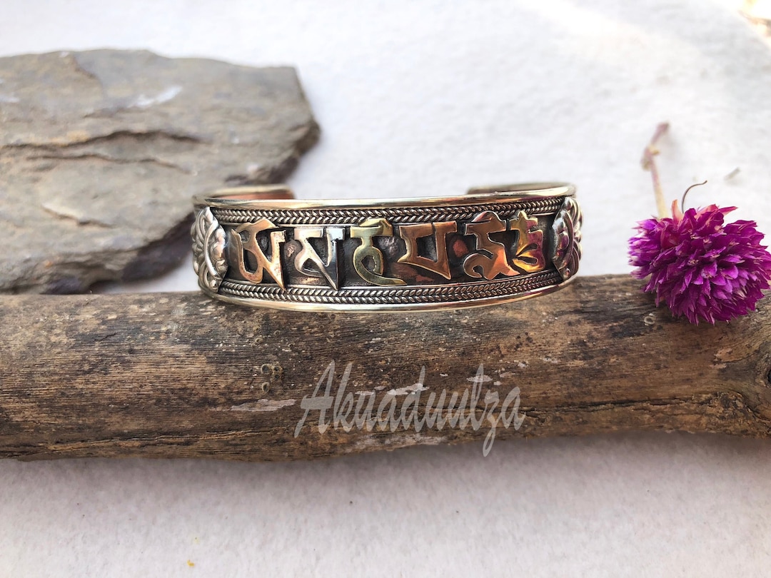 Om mani padme hum Pulsera de cobre tibetano / Brazalete mantra budista ...