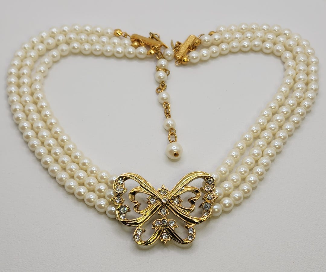 Romantic NINA RICCI for AVON Choker Butterfly Pendent Gold Tone ...