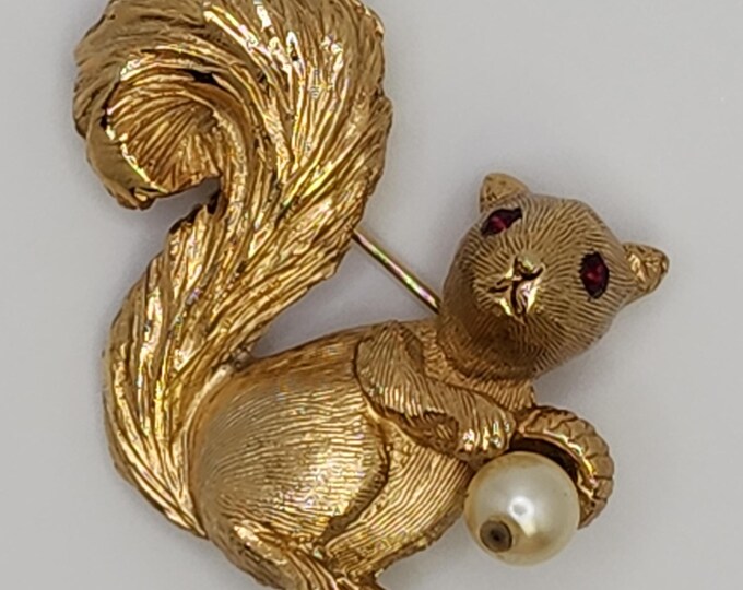 RARE NAPIER Brooch Sweetest Golden Squirrel & Faux Pearl Acorn Gift for ...
