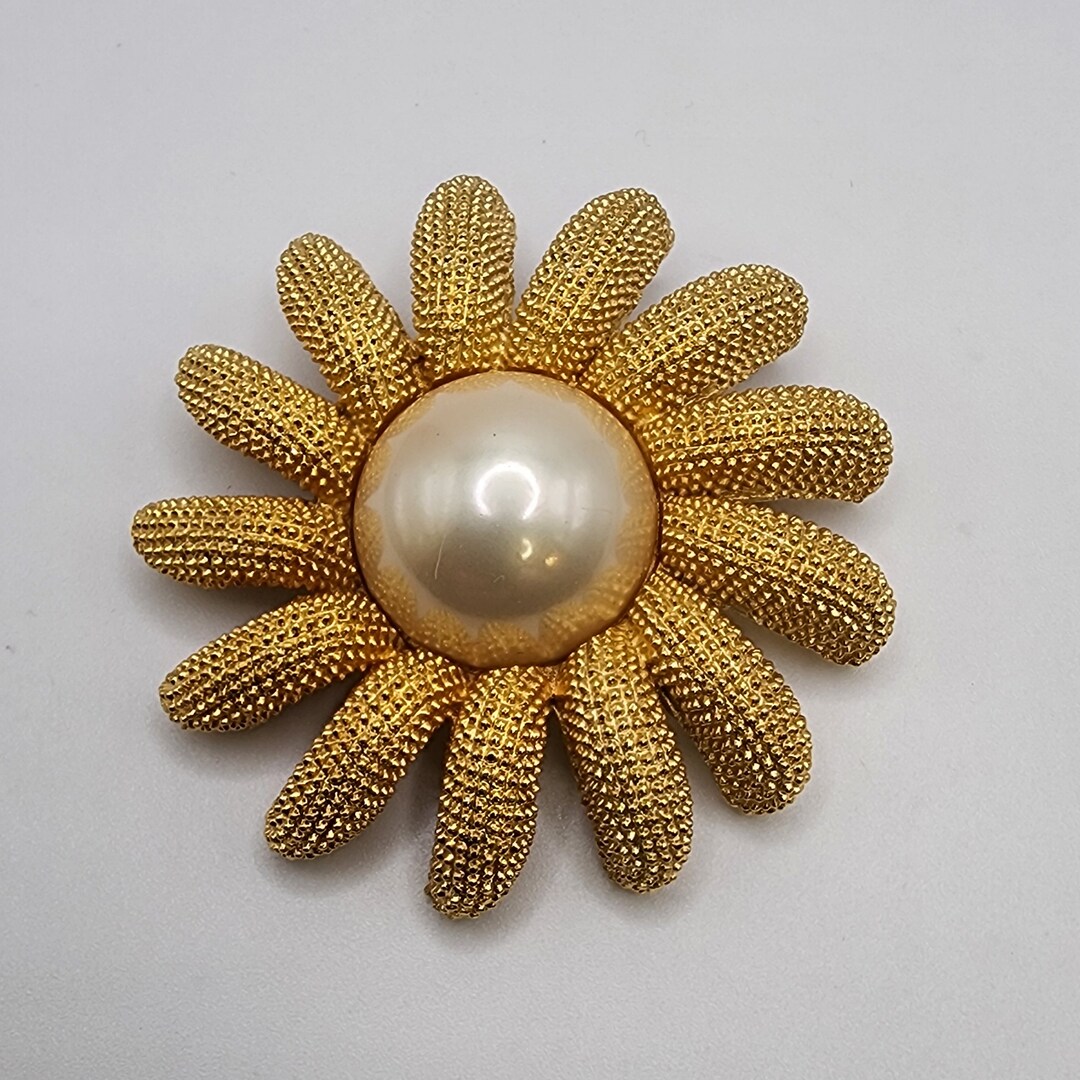 ERWIN PEARL Flower Brooch Gorgeous Large Faux Pearl Golden Petals Pin ...