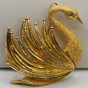 DE NICOLA Golden Swan Brooch Figural Diamanté Crystal Vintage Jewelry ...