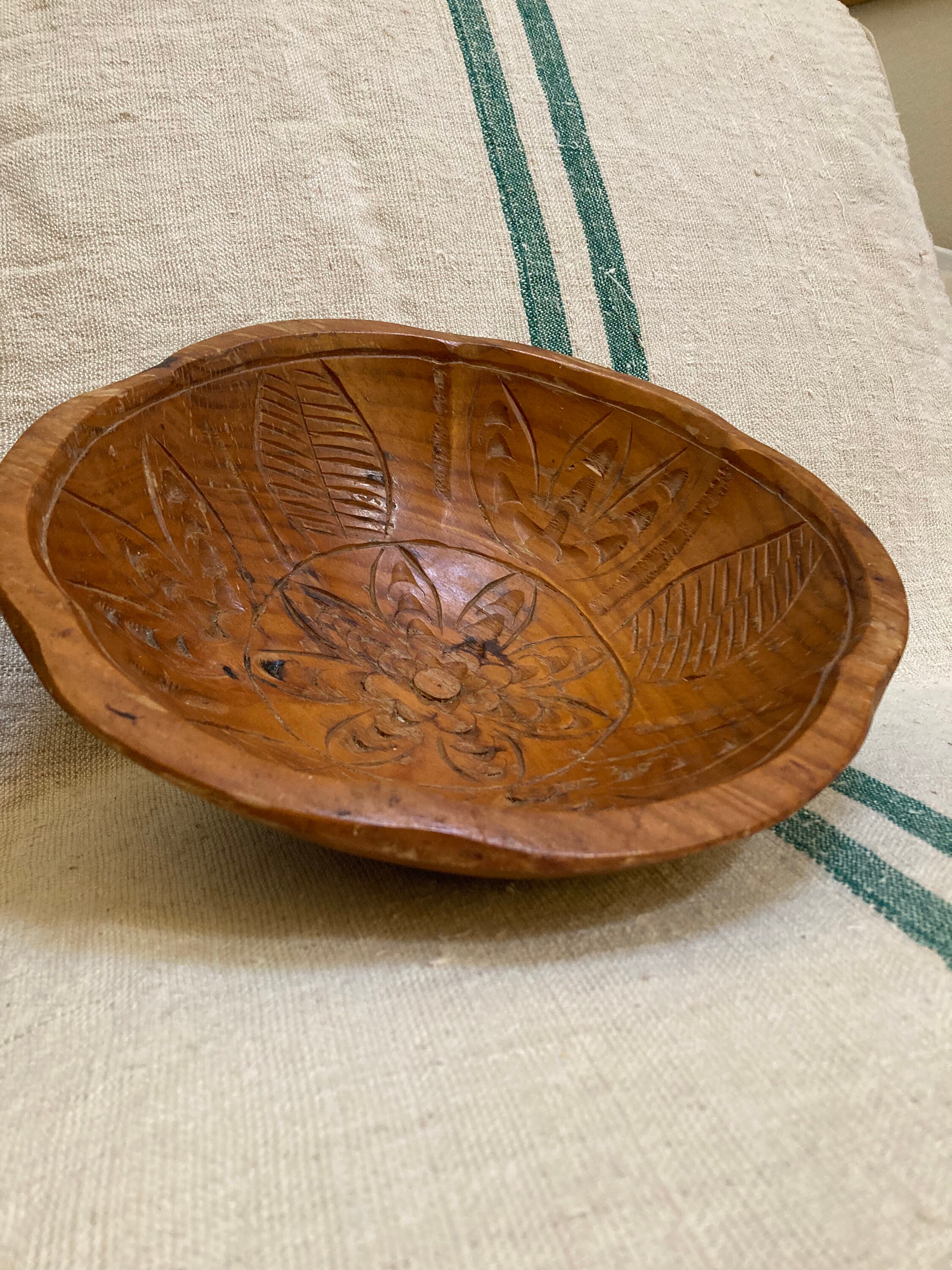 Charming Vintage Hand Carved Wooden Bowl - Etsy