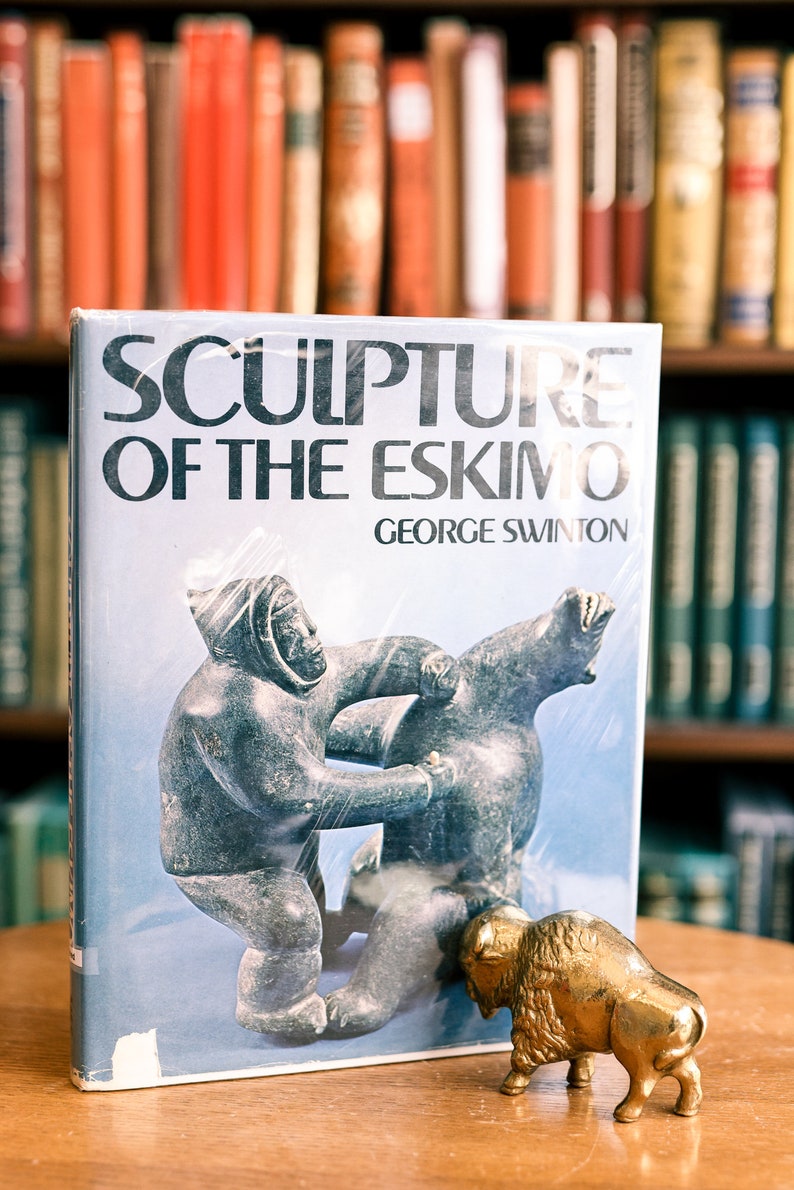 1972, Primera edición de Escultura del esquimal de George Swinton ...