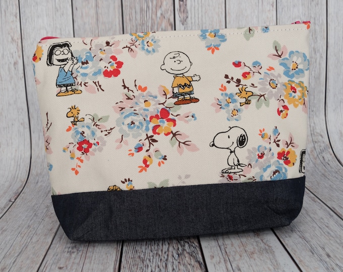 Snoopy and the Peanuts Gang Make up Cosmetic Bag - Etsy