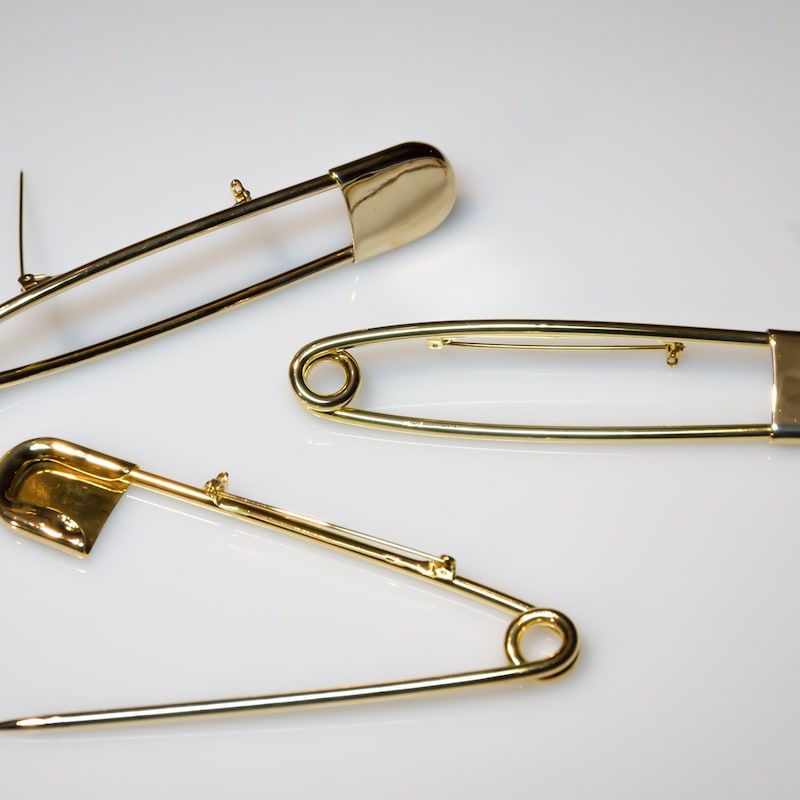Safety Pin Brooch - Etsy