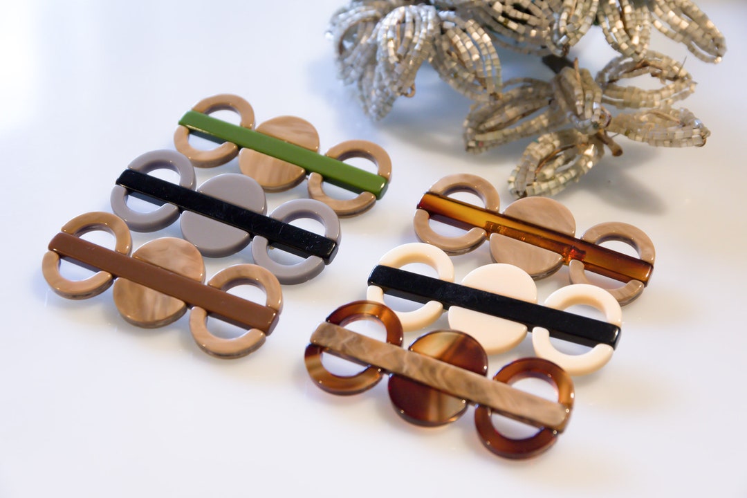 6 Pieces 70s VINTAGE PLASTIC Galalith Brooches Different Colors Vintage ...