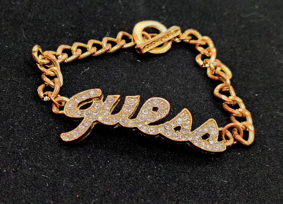GUESS Goldkettenarmband, GUESS Logo Armband mit Strasssteinen verziert ...