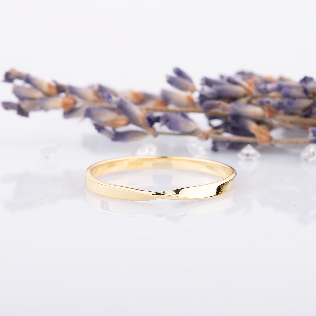 Mobius Wedding Band, Twisted Wedding Band, Women Minimalist 14k Gold Wedding Band, Infinity ...