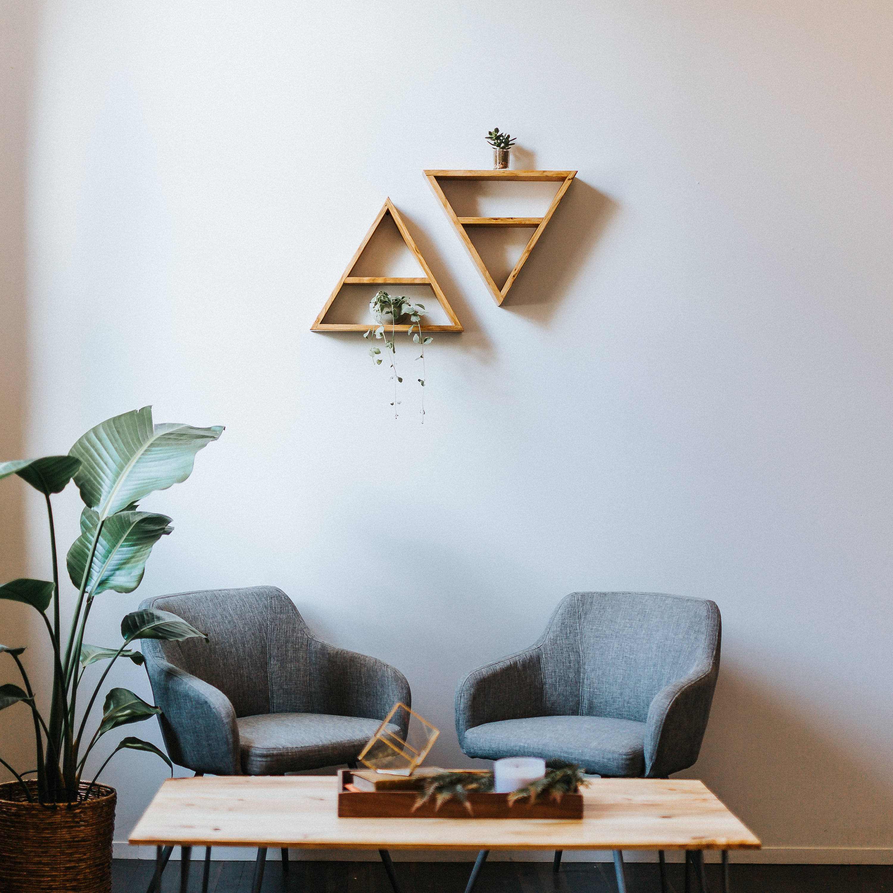 Floating Wooden Triangle Shelf with Divider. Red Oak White | Etsy