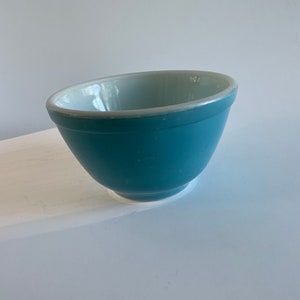 Small Vintage Turquoise Blue Pyrex Mixing Bowl - Etsy