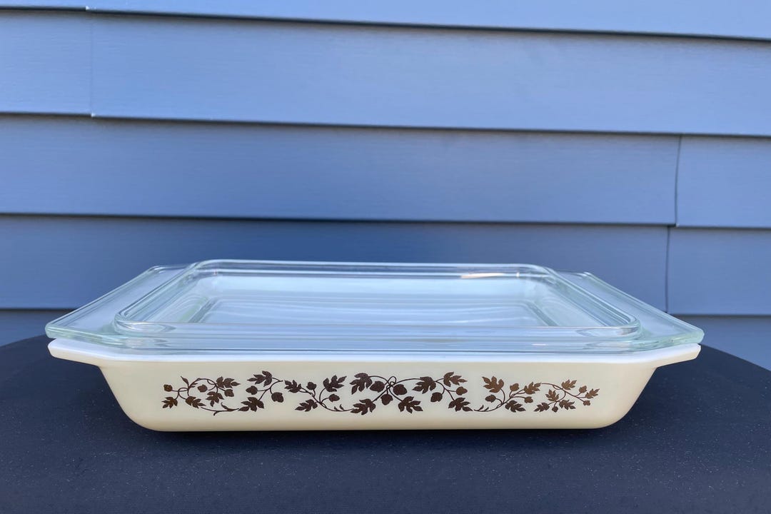 PYREX Golden Acorn Oblong Space Saver Casserole With Clear Glass Cover ...