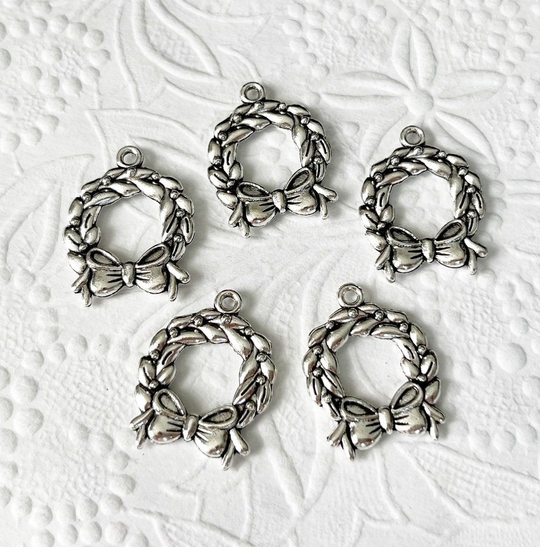 10 Silver Christmas Wreath Charms for DIY Holiday Jewelry Making, 24 ...