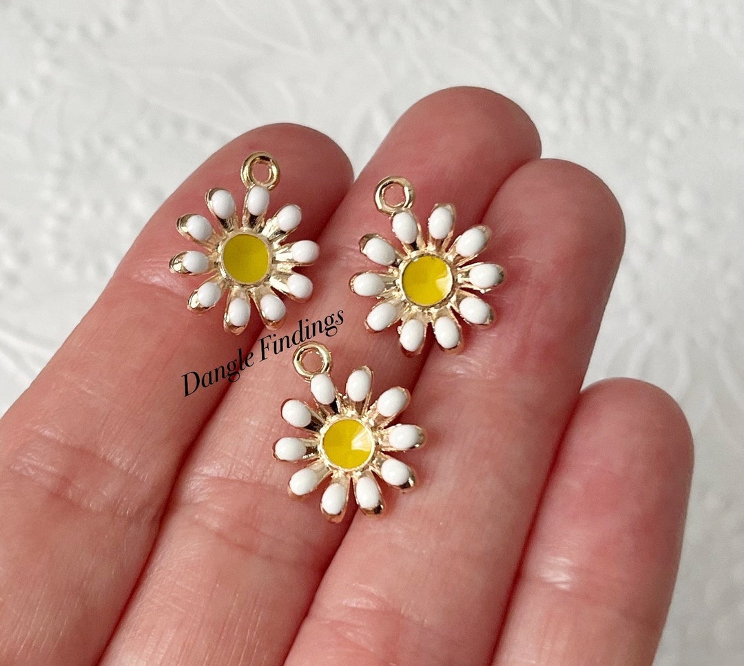 10 Daisy Charms, Flower, Floral, White and Yellow, Enamel, Diy Jewelry ...