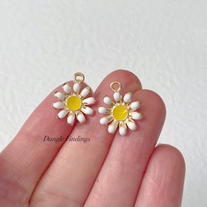 10 Daisy Charms, Flower, Floral, White and Yellow, Enamel, Diy Jewelry ...
