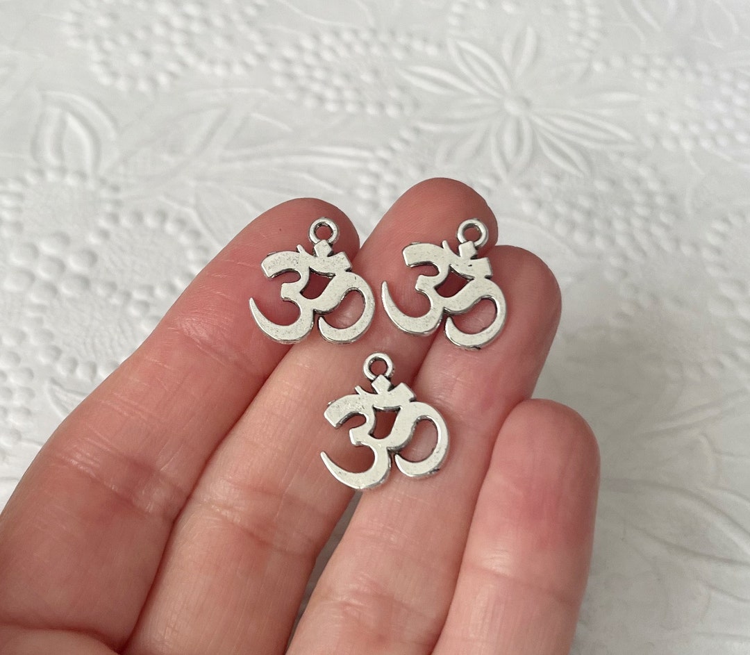 20 OM Charms, Silver, Ohm, Symbol, Yoga, Zen, Word, Meditation ...
