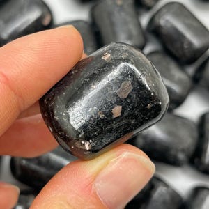 Nuummite Tumble || Nuummite Stone || Nuummite Tumbled Stone - Etsy