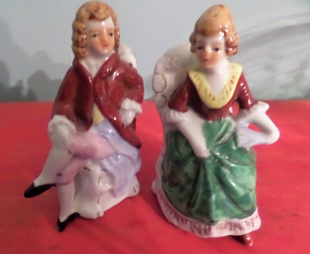 Colonial Couple Figurine. Seated. Japan - Etsy