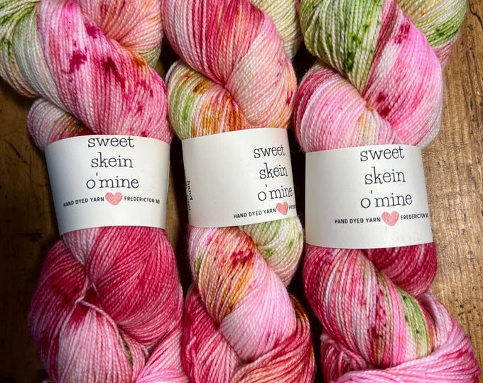 Hand Dyed Sock Yarn holly Jolly - Etsy