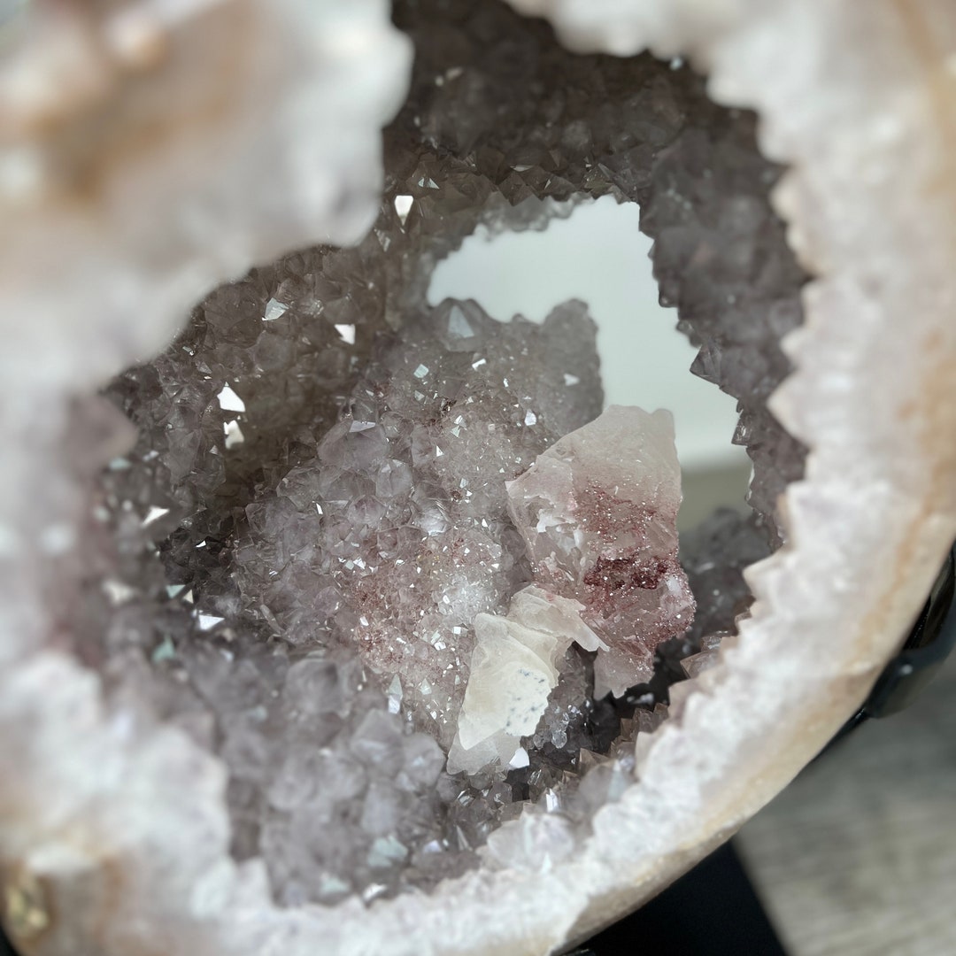 XL Quartz Stone Geode With Shinny Calcite Formation Inside on - Etsy