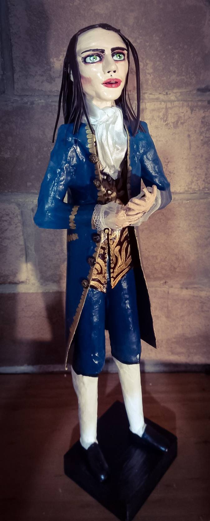 Louis's Paper Sculpture, Papier Maché, Paper Mache. Papercraft. Vampire ...