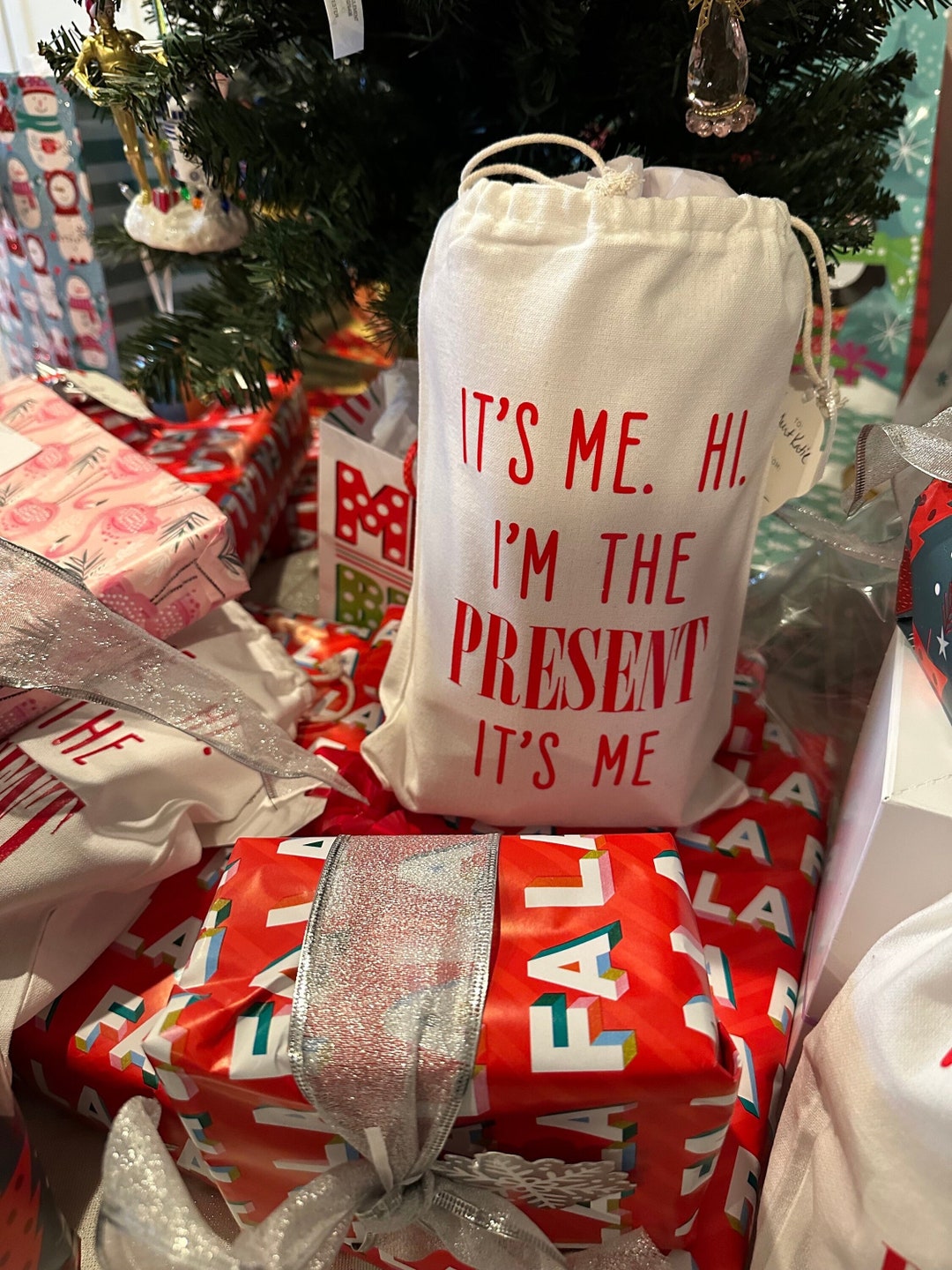 It's Me Hi I'm the Present It's Me Gift Baggift - Etsy