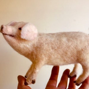 Needle felted pig/Pig/felted pig/Pig wool sculpture//felted | Etsy