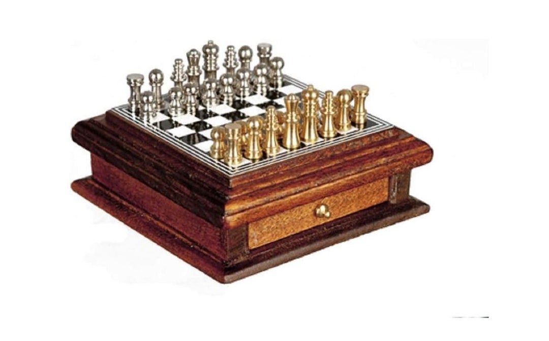 Miniature Chess Set, Wooden Dollhouse Chess Set, Gift for Chess Players ...
