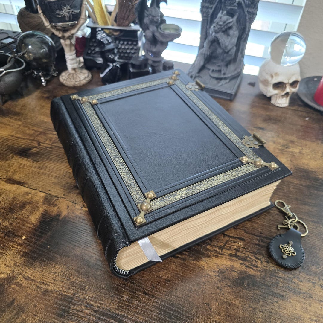 8"×10" Medieval Blank Leather Journal With Locks. in Stock - Etsy