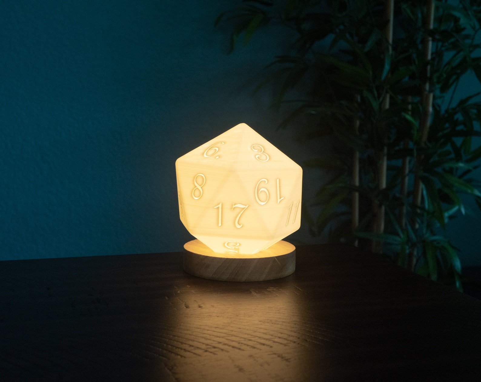 D20 Table Lamp - Etsy