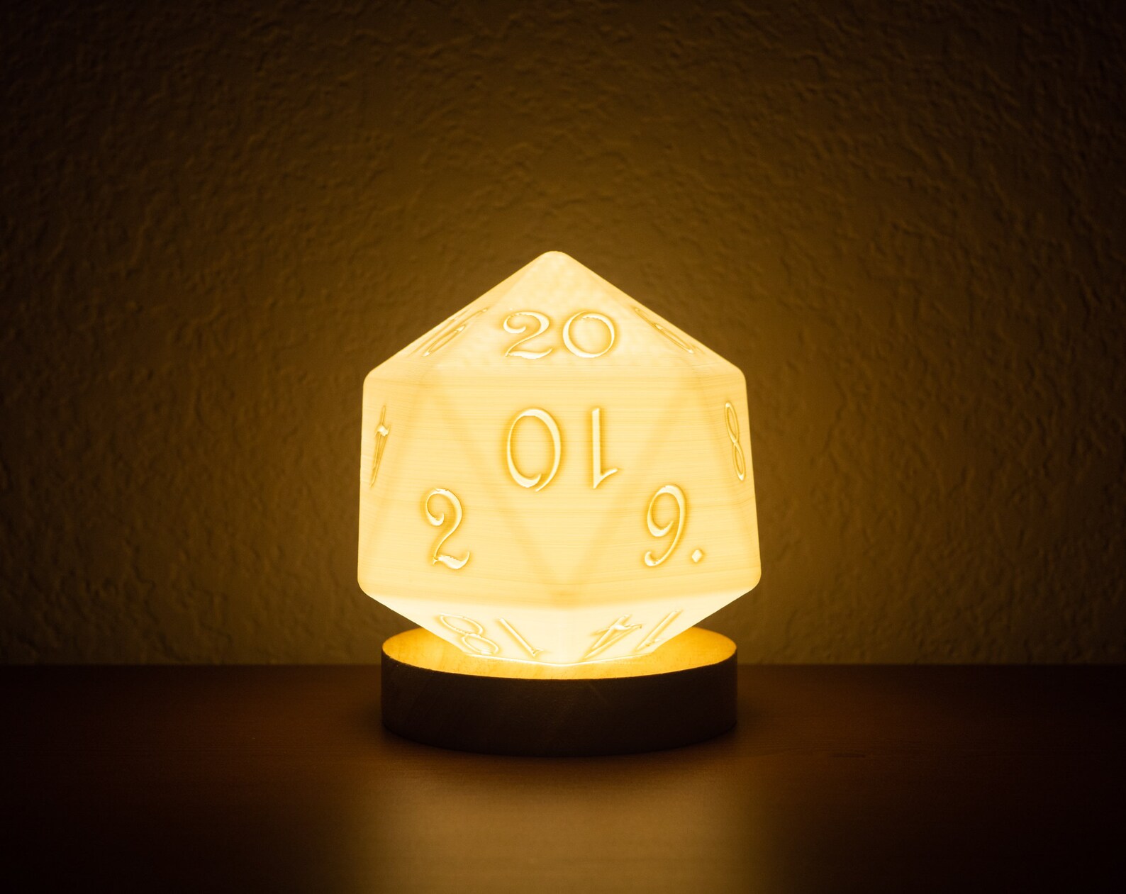 D20 Table Lamp - Etsy