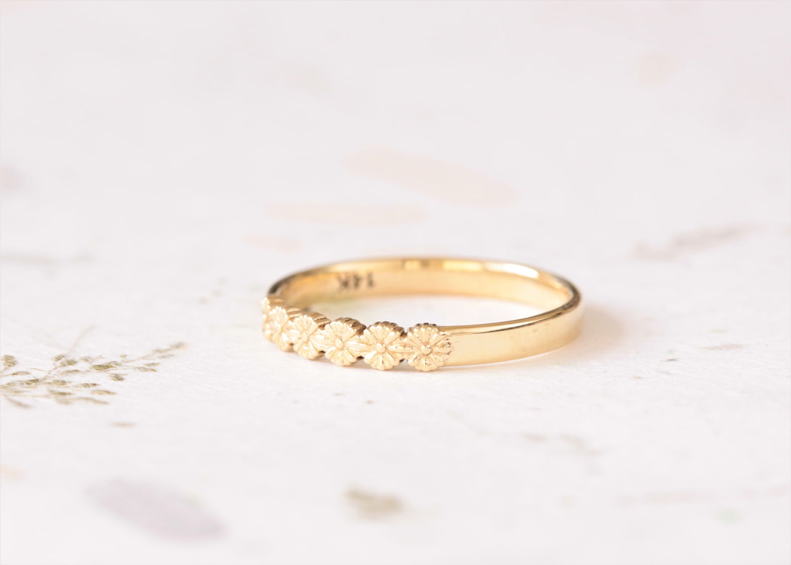 Daisy Flower Wedding Band, Gold Floral Ring Anniversary Gift, Botanical ...