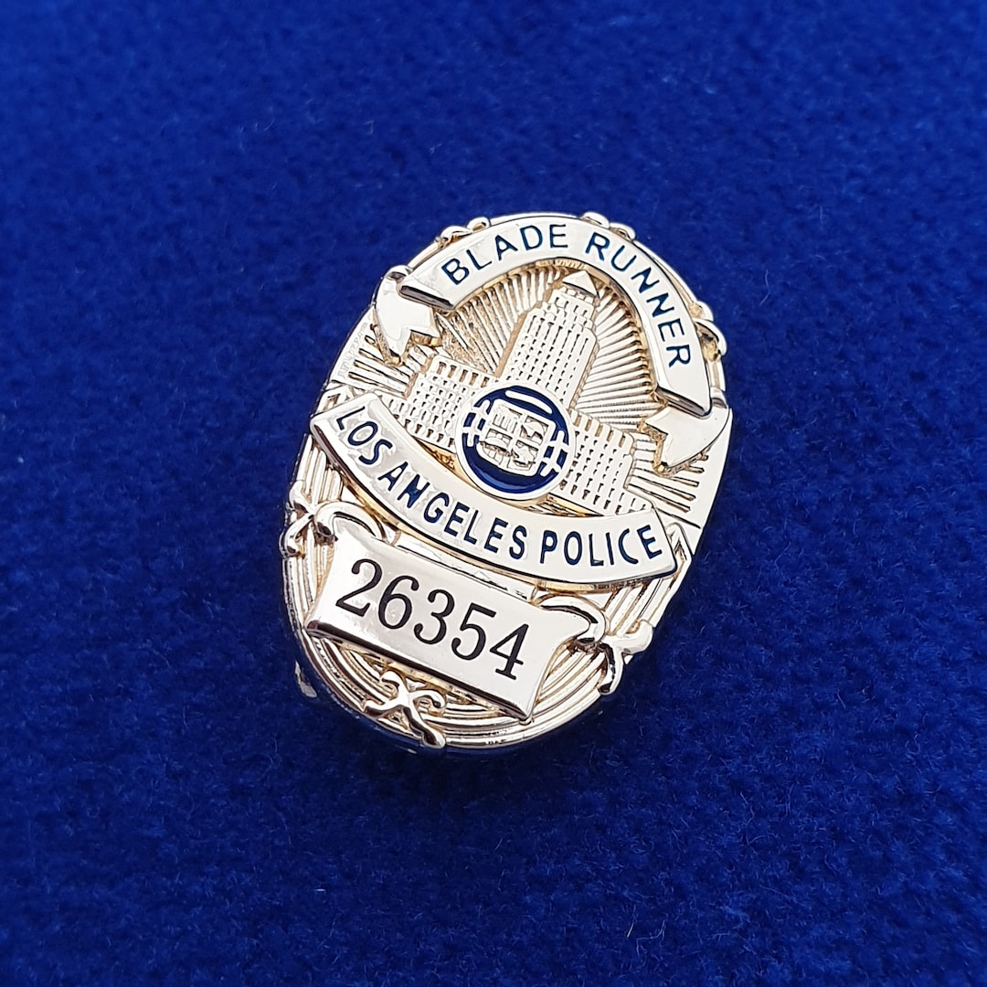 Blade Runner 2019 Mini Badge Pin -gold- - Etsy
