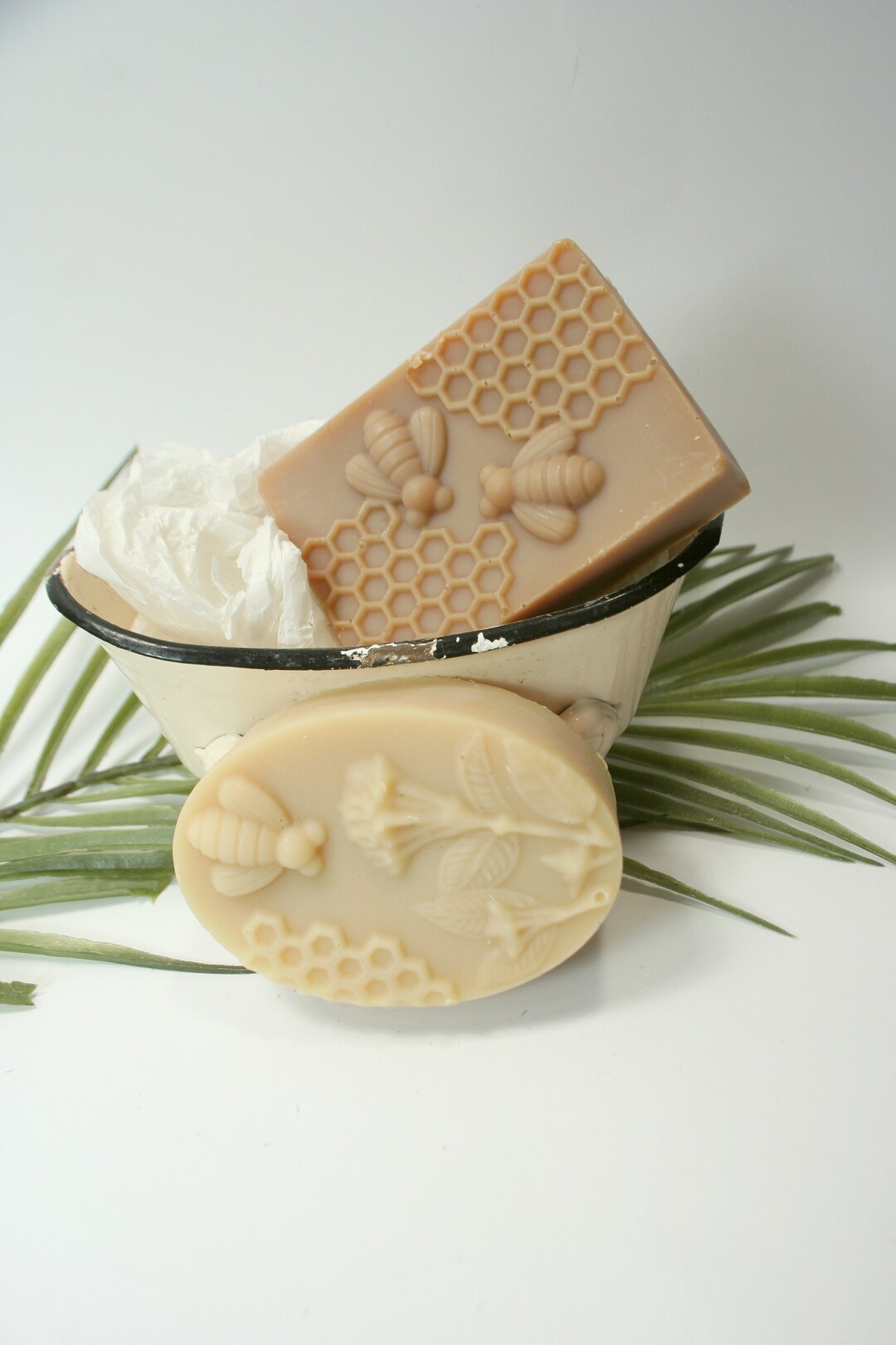 Bee Soap, 2 Bars Bee-themed Soap, Gift for Bee Lover, Beekeeper's Gift ...