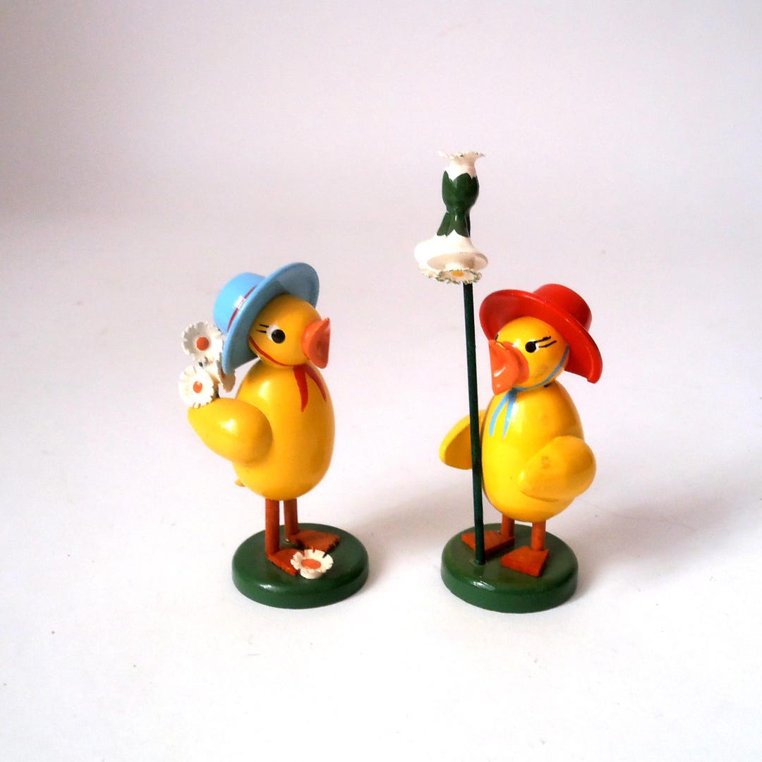 Vntage Wooden Ore Mountain Figurine Flower Dugs 90s, Vintage ...