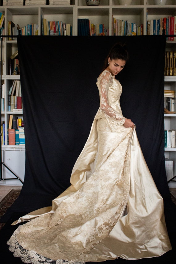 075 THE GOLDEN BRIDE Wedding Dress in Pure Gold Silk by - Etsy