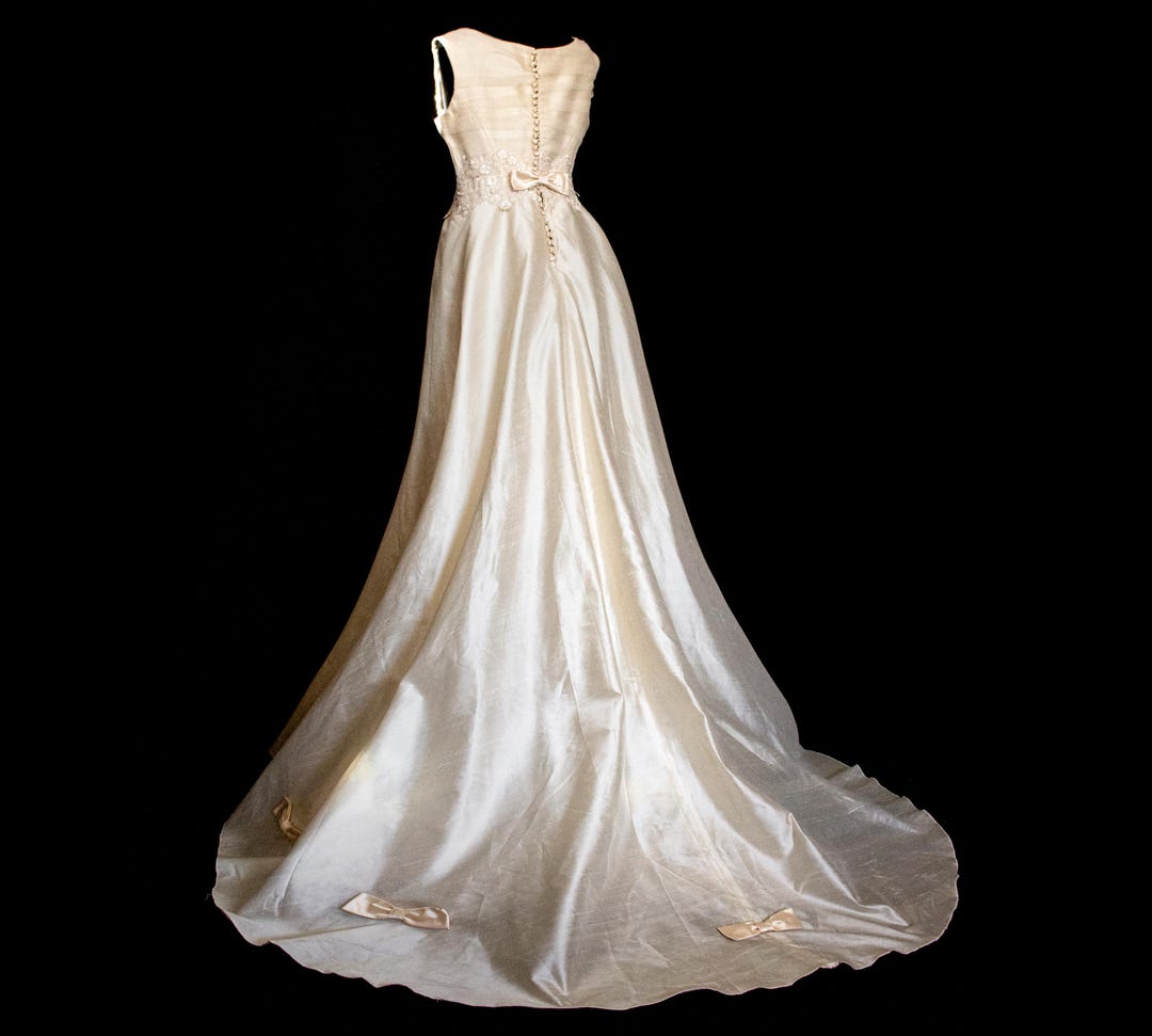 251 I'm a Romantic Bride Vintage A-line Wedding Dress Ivory Silk ...