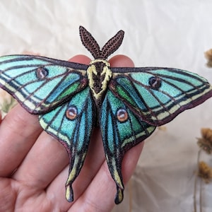 Iridescent Realistic Moth Embroidery Applique / High Quality Iron on ...