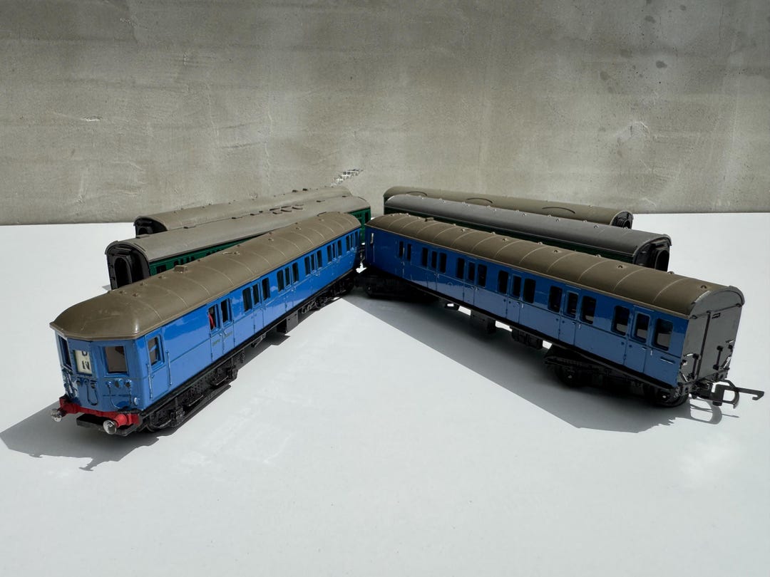 Vintage British Train Carriage Set, Tri Ang Model Railway Coaches, HO ...