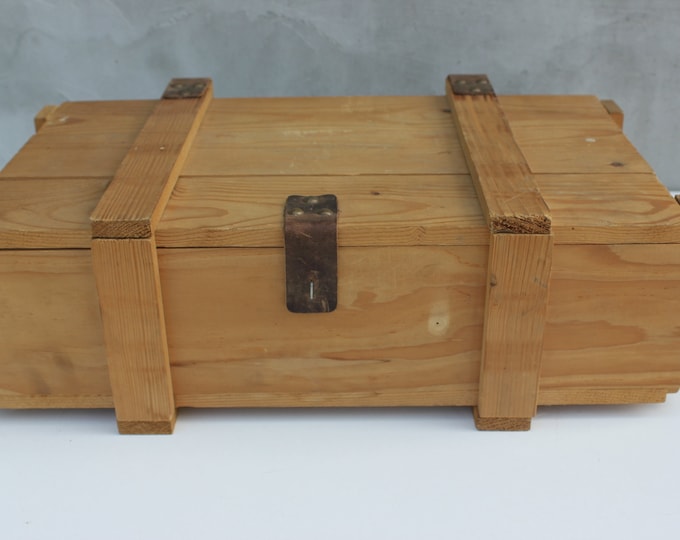 Vintage Wooden Primitive Storage Box Container With Leather Hinges Man ...