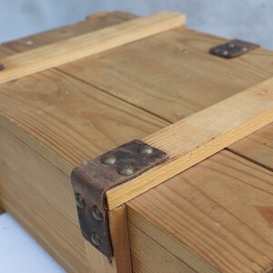 Vintage Wooden Primitive Storage Box Container With Leather Hinges Man ...