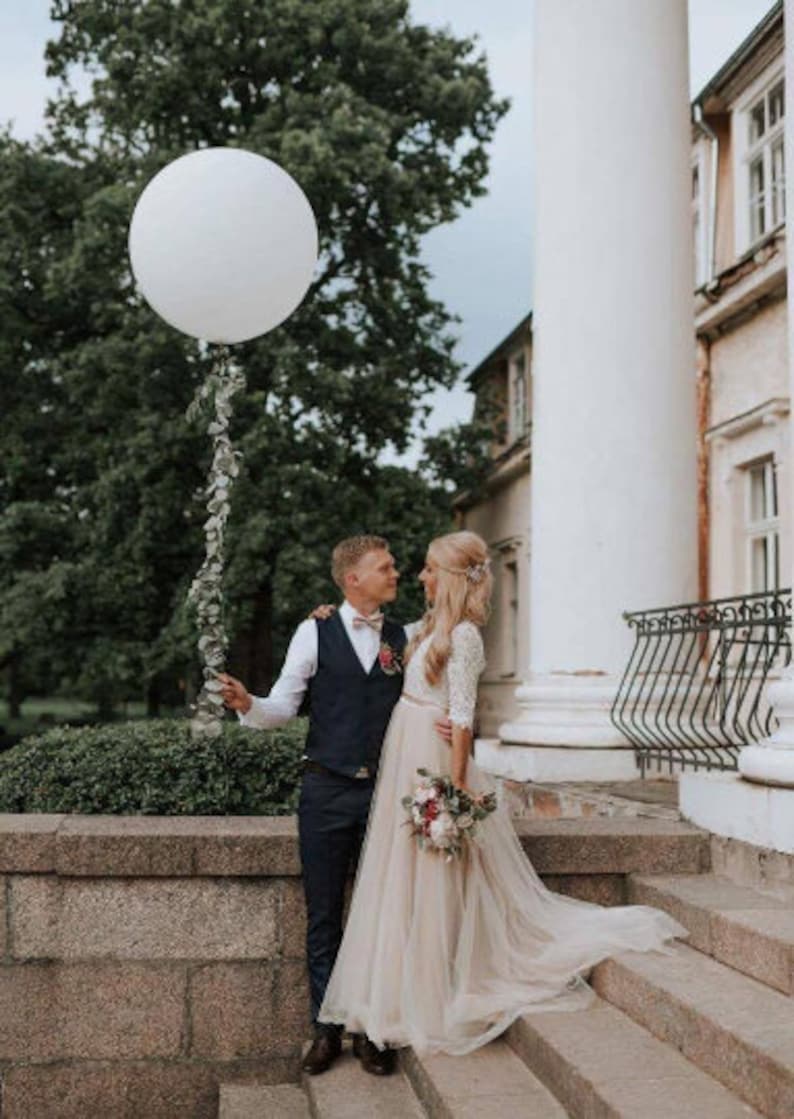 Vestido de novia bohemio de encaje: espalda descubierta, tul beige ...