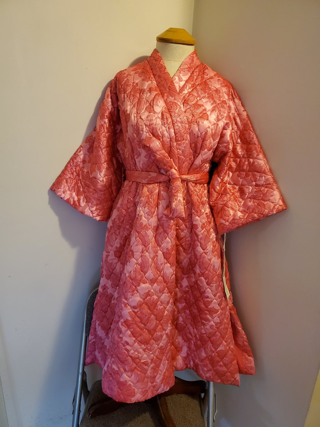 1960s RHAPSODY BY GLAZIER Floral Puff Quilted Satin Lounge Wrap Robe ...